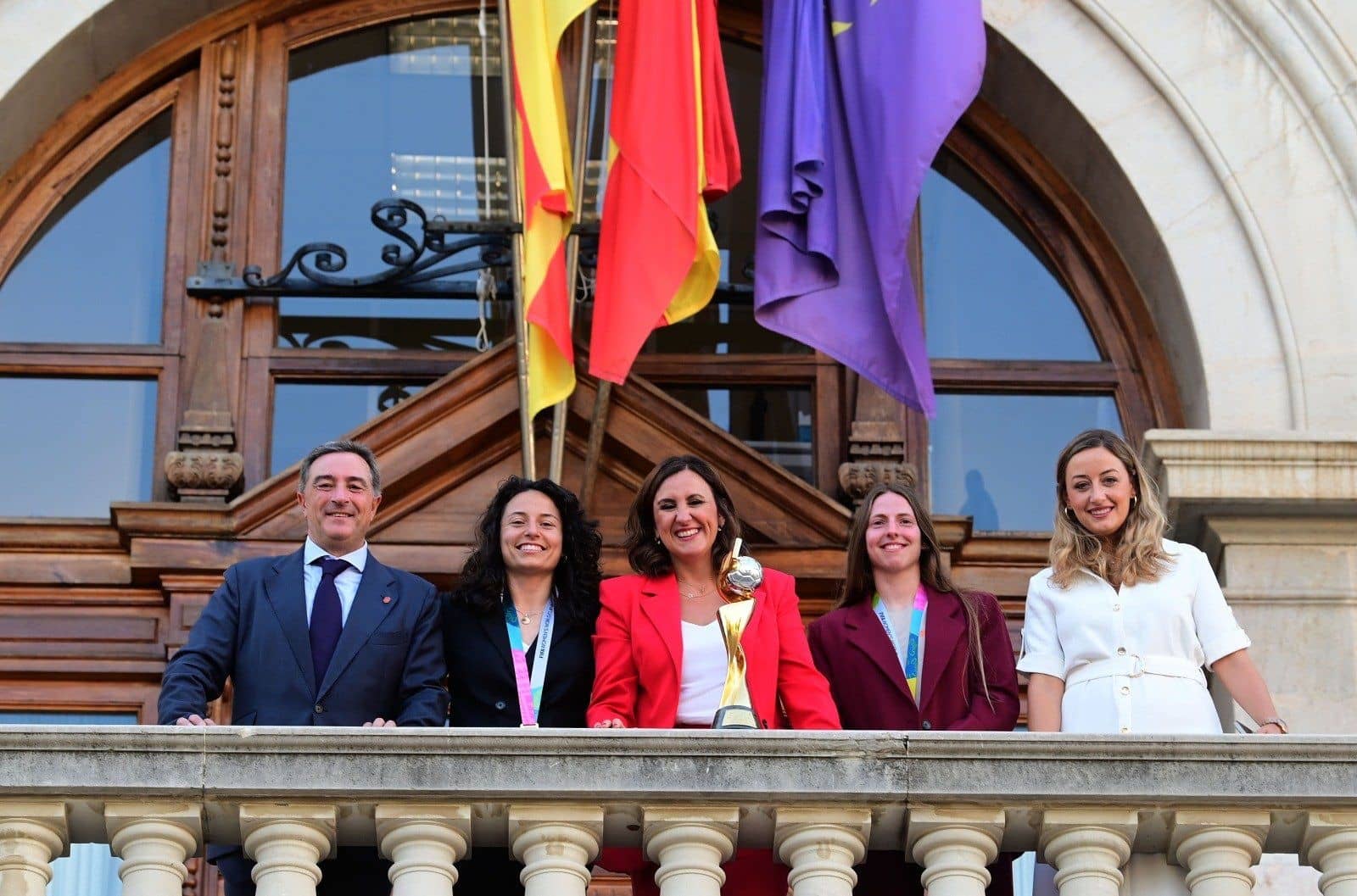 Recepción oficial a Enith Salón en el Ayuntamiento de Valencia ...