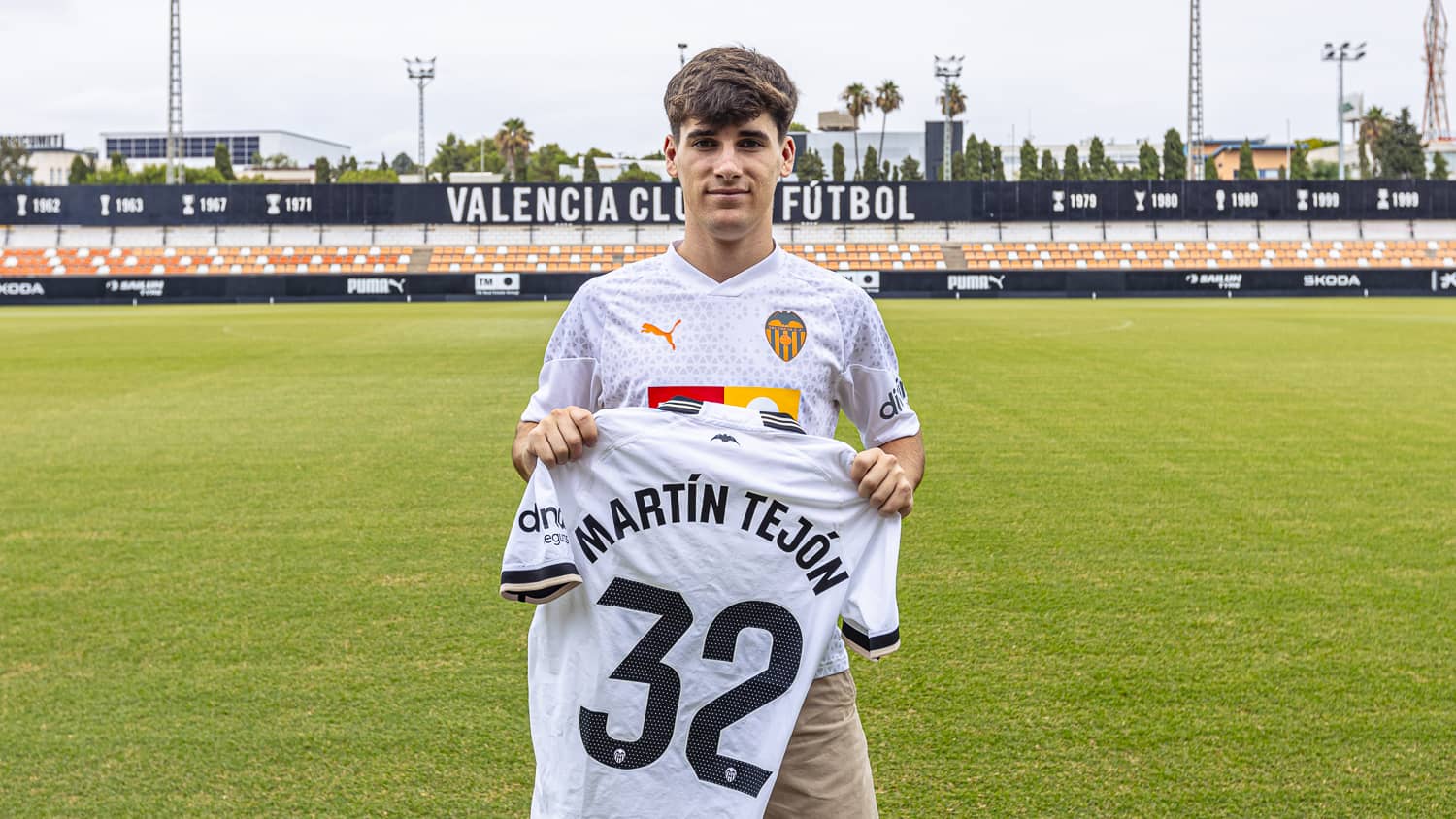 El Valencia CF amplía la vinculación con Martín Tejón - Valencia CF