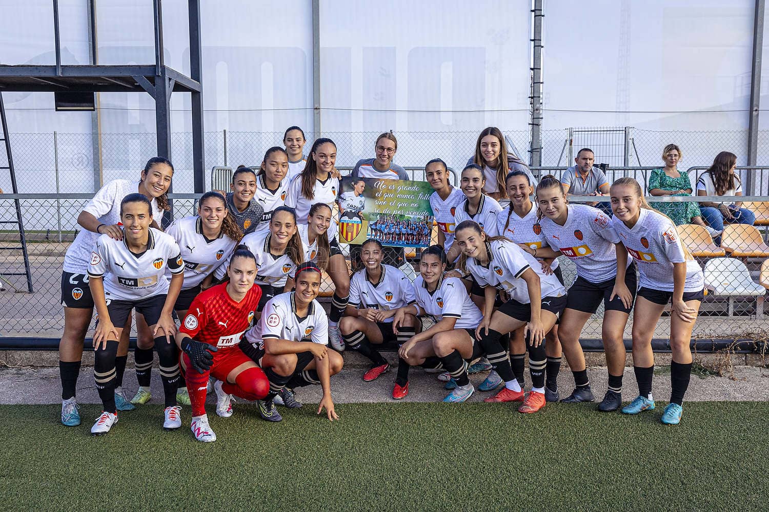 Un mensaje de ánimo para la capitana - Valencia CF