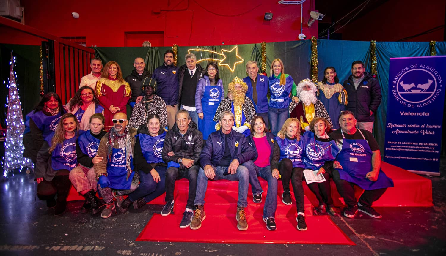 Valencia CF support Banco de Alimentos on Three Kings'Day eve at ...