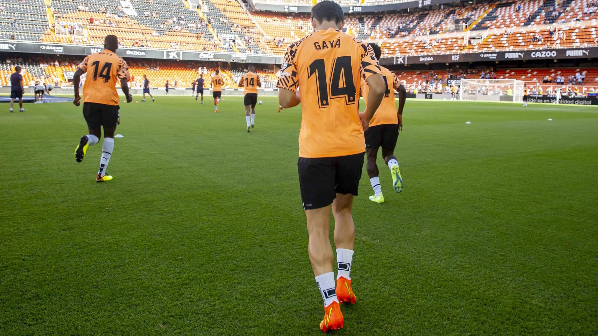 Valencia CF players support Gayà in pre-match warmup - Valencia CF