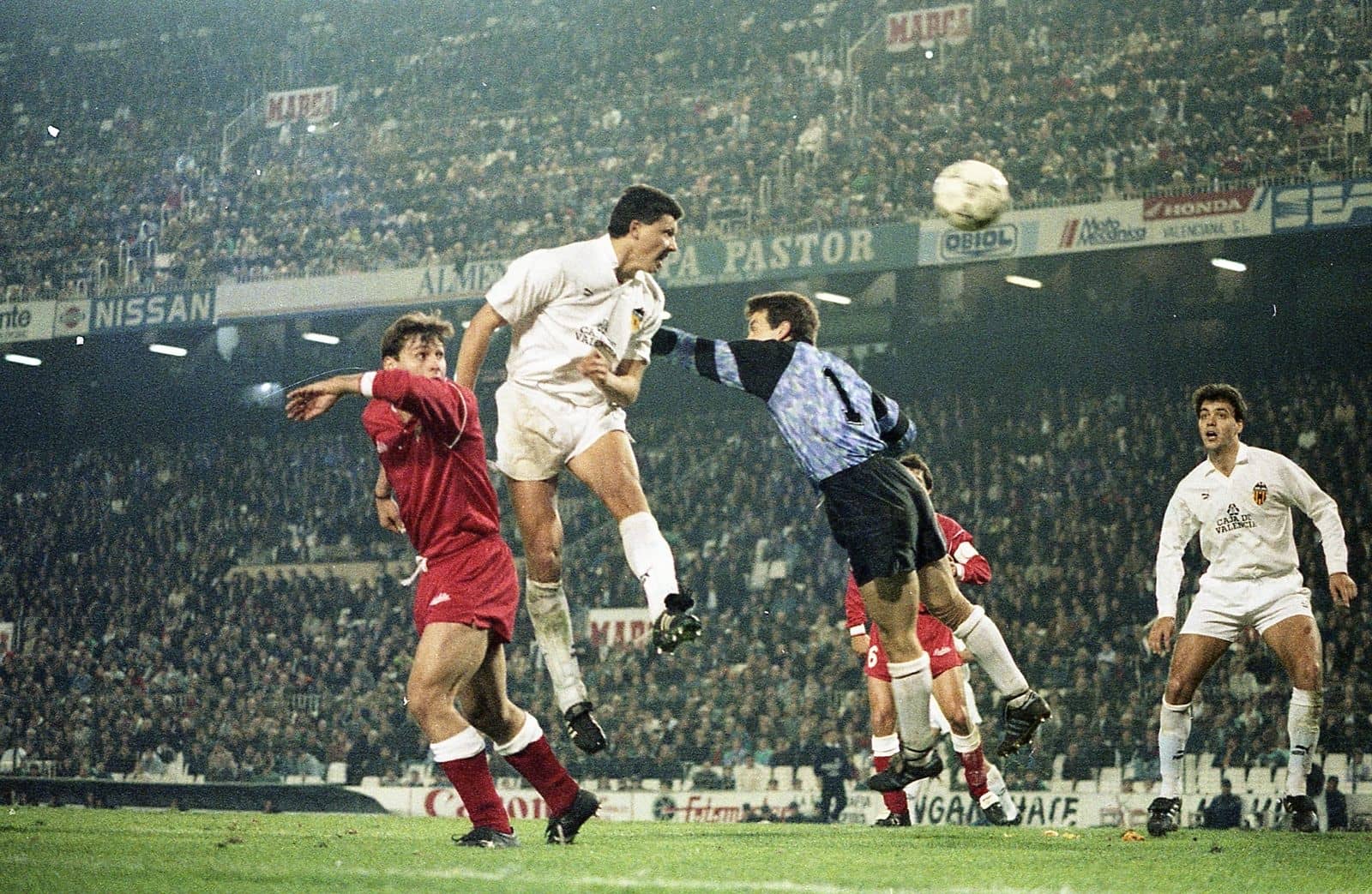 Lubo Penev y Juan Sánchez, dos delanteros con mucho gol - Valencia CF