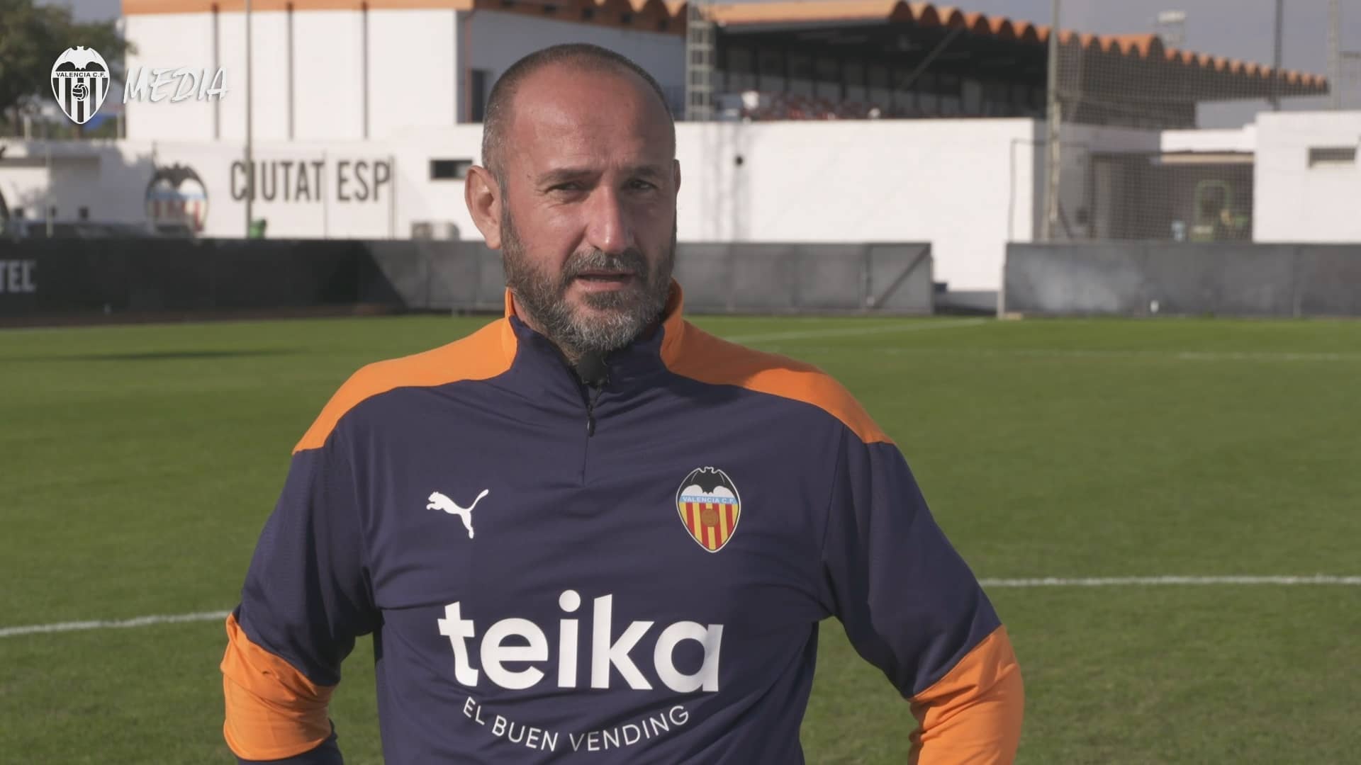 José Bargues: “Las futbolistas tienen una predisposición magnífica para ...