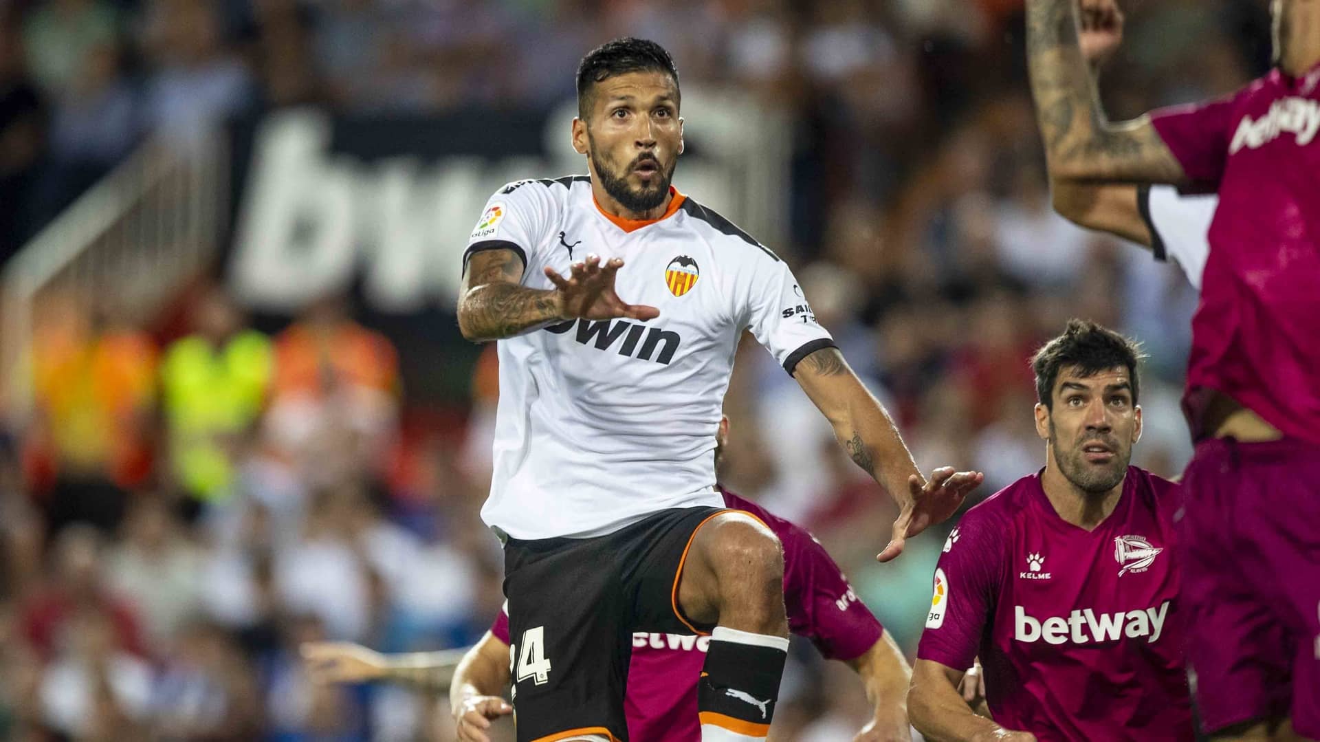 Garay cumple su ‘centenario’ con la camiseta del Valencia CF - Valencia CF