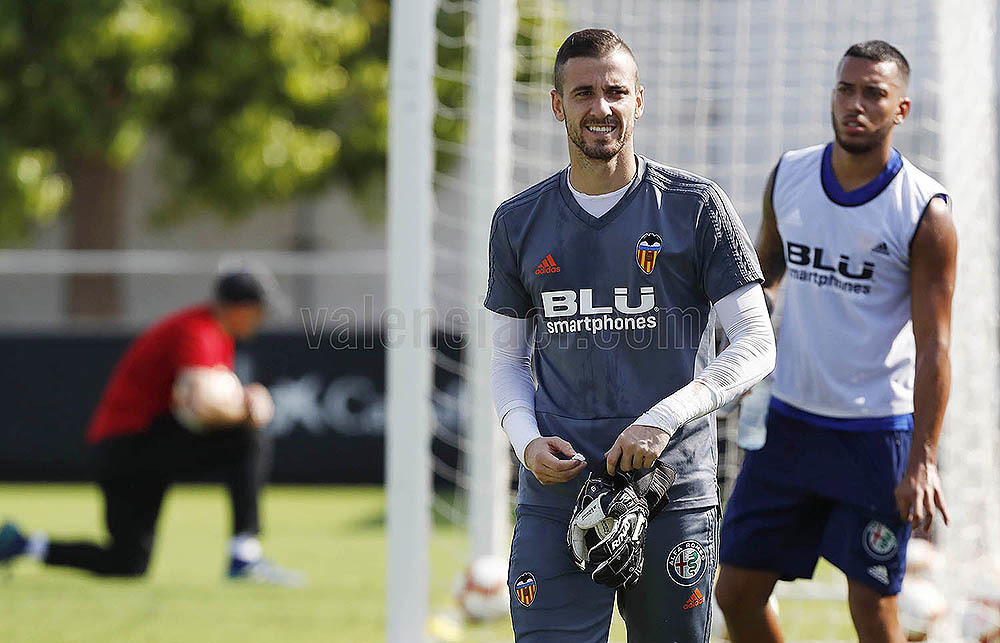 Working under the heat in Paterna - Valencia CF