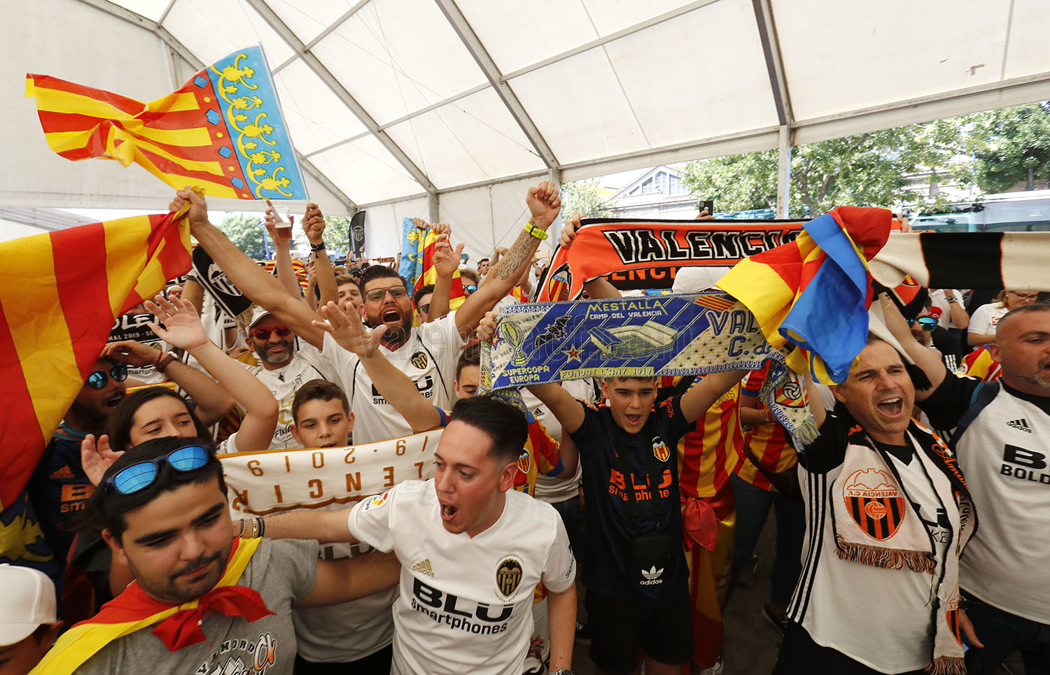 Miles y miles de valencianistas llenaron de ilusión y sentimiento la ...