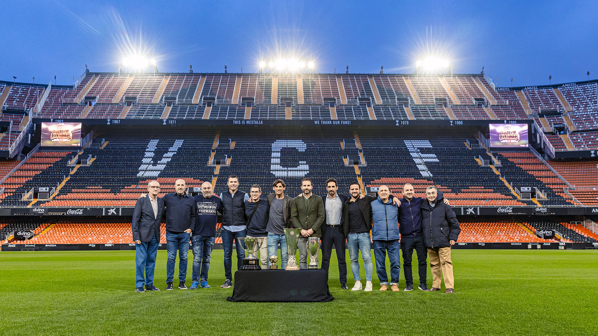 El Valencia CF y la Asociación de Futbolistas del Valencia CF presentan ...