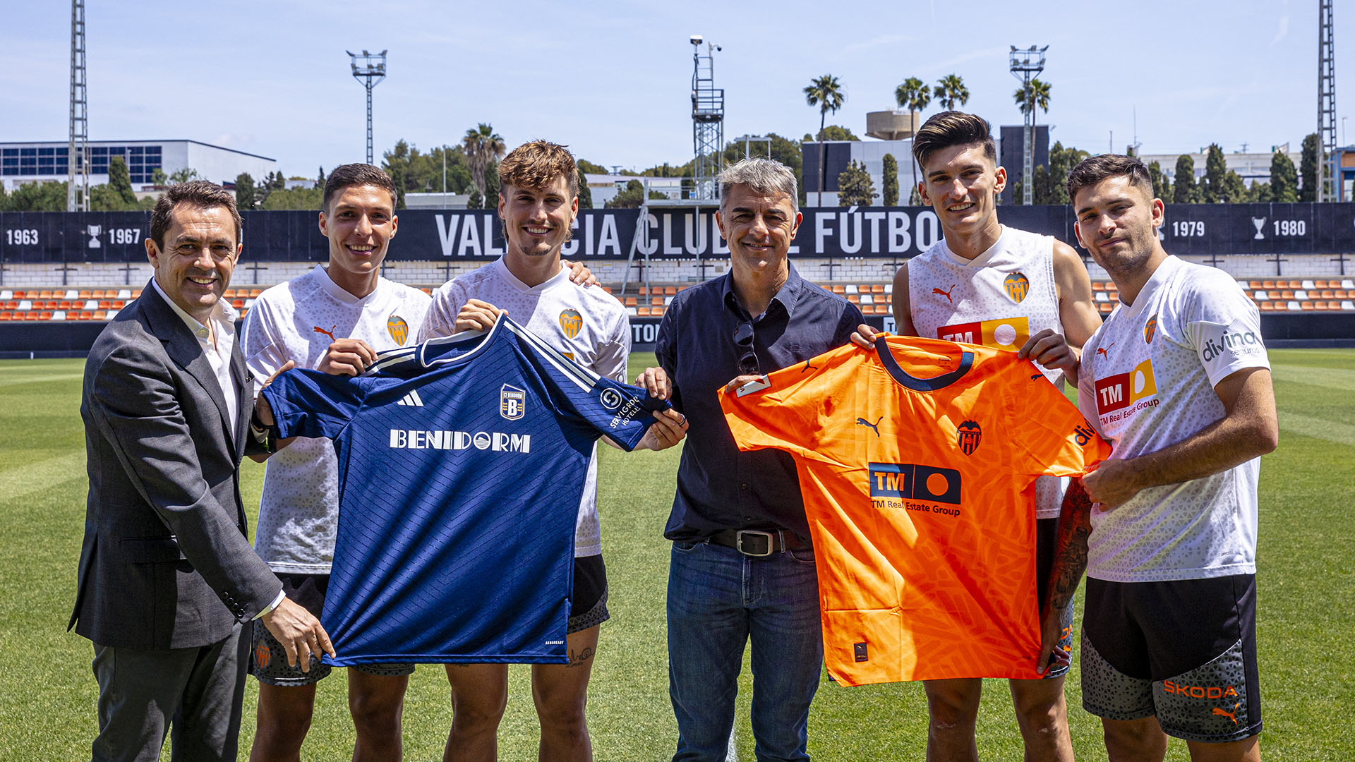 Valencia CF legend 'Piojo' López vists Ciutat Esportiva - Valencia CF