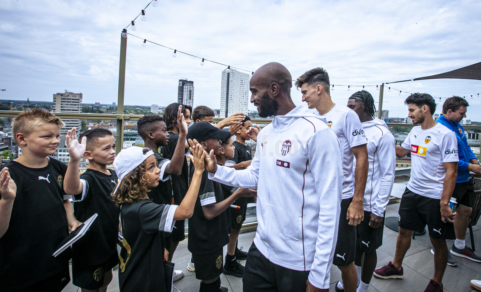 ANFITRIONES DE LUJO PARA EL VALENCIA CF EN EINDHOVEN - Valencia CF