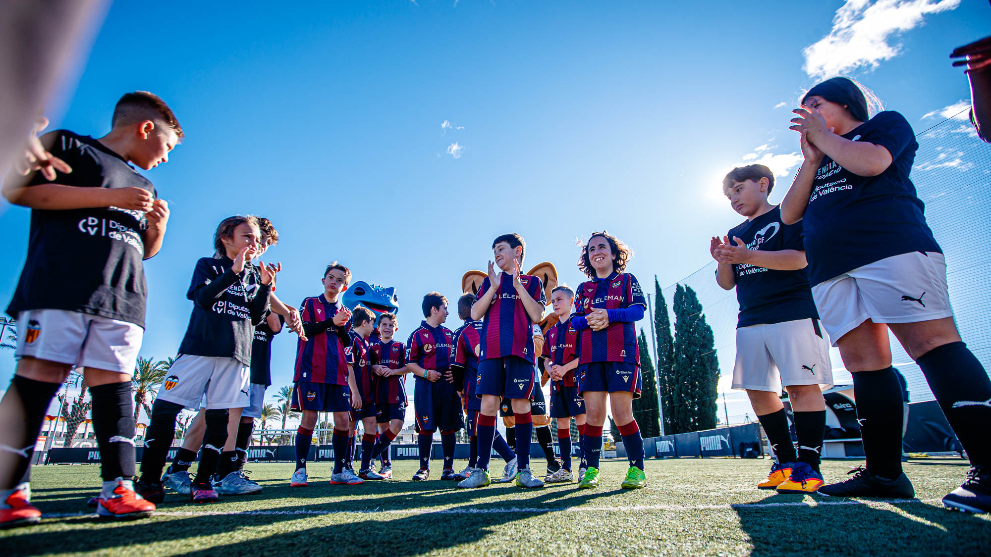 Special escort kids in the Valencia CF – Levante UD derby - Valencia CF