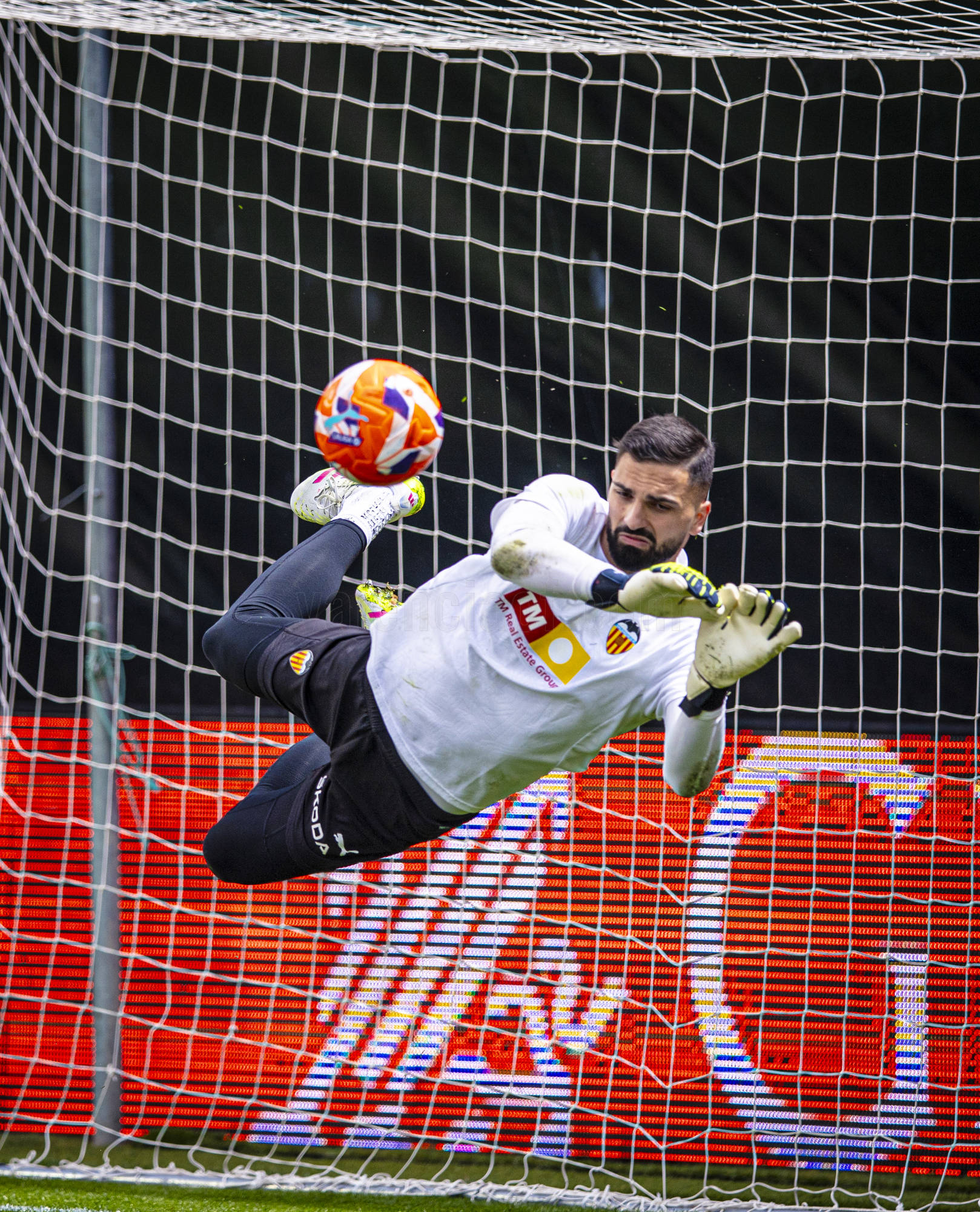 WARM-UP AHEAD OF RAYO-VALENCIA - Valencia CF