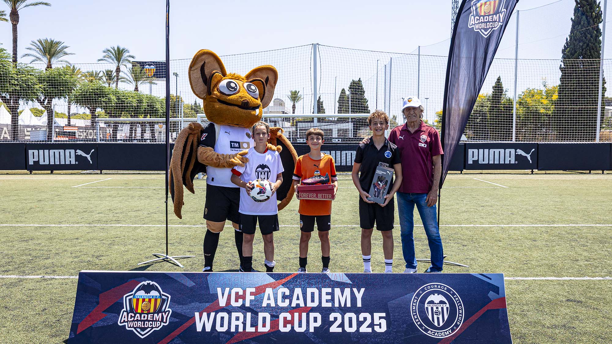 “Hopefully one day I can play for Valencia CF” - Valencia CF
