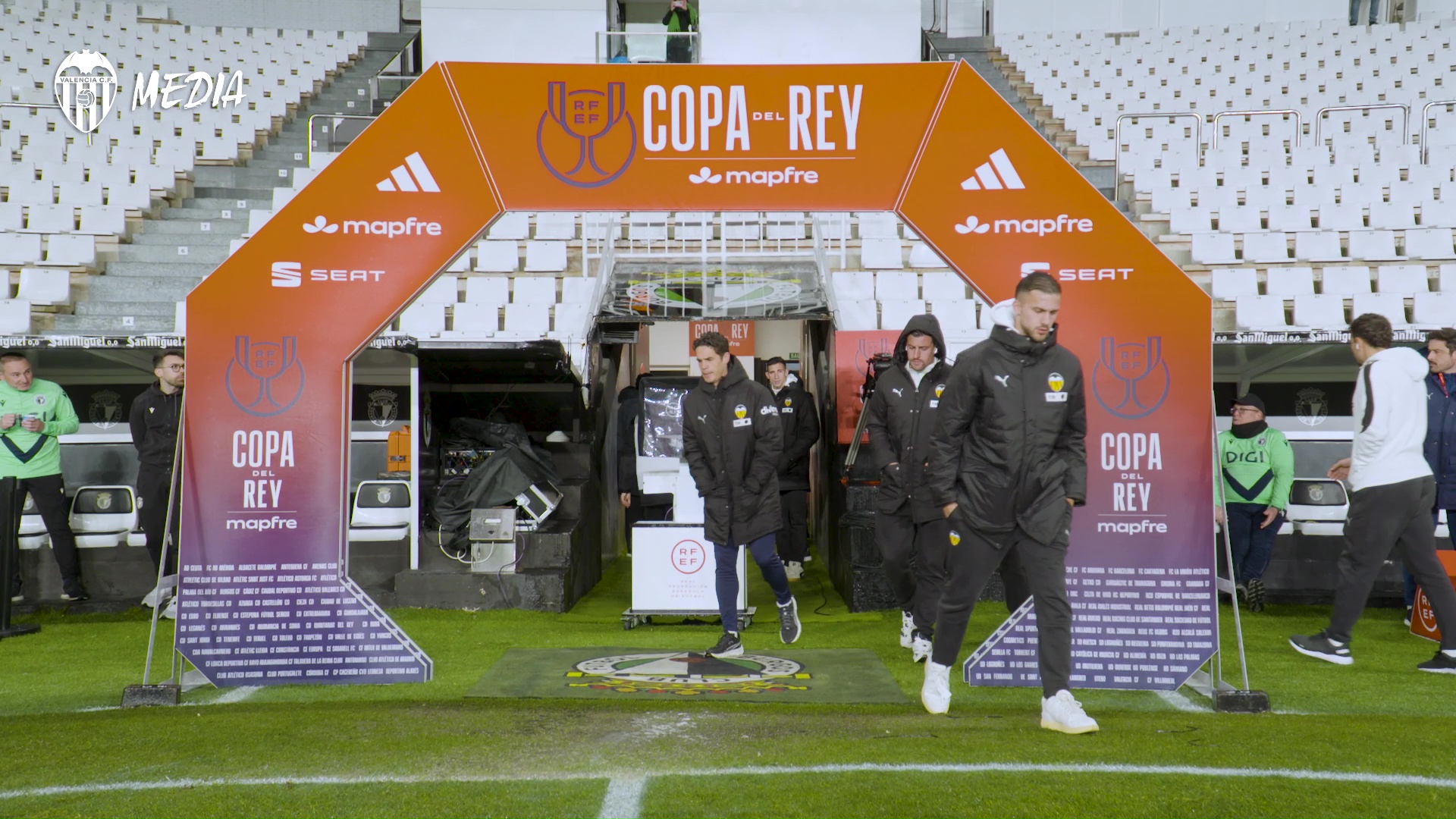 Aixina han arribat els nostres jugadors a l'Estadi Municipal de El ...