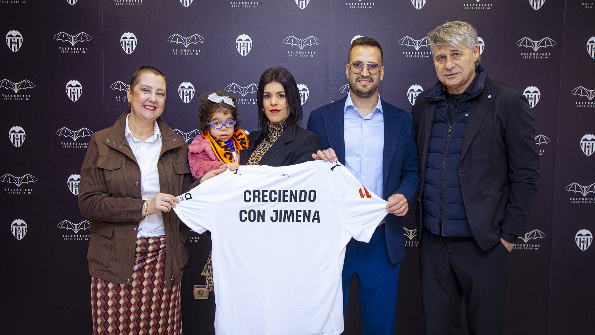 La iniciativa del Club 'ADN Mestalla Solidari' abraza a Creciendo con ...